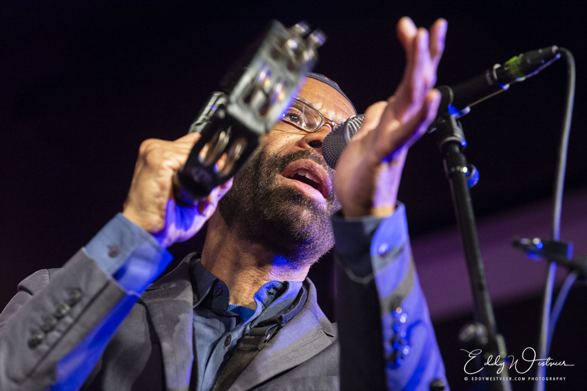 Kenny Garrett doet zijn dansje voor de Happy People - jazzradar.com