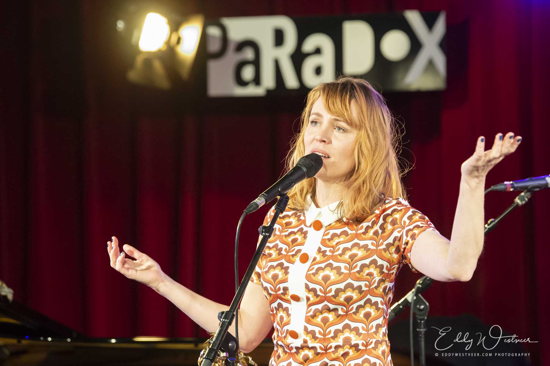 Opdrogen en gelukkig zijn met Janne Schra - jazzradar.com