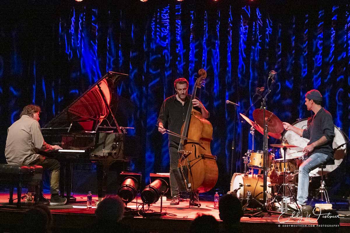 Mats Eilertsen Trio kleurde Black Friday – jazzradar.com