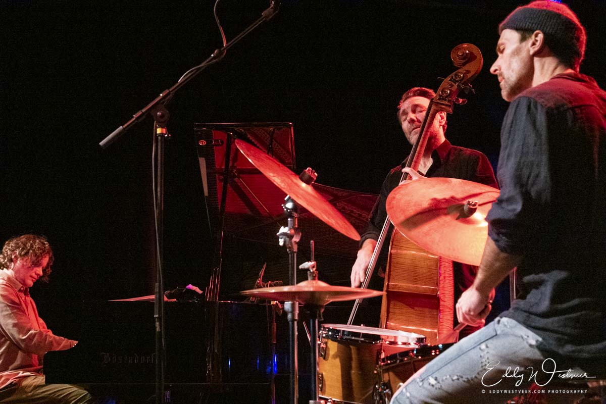 Mats Eilertsen Trio kleurde Black Friday – jazzradar.com