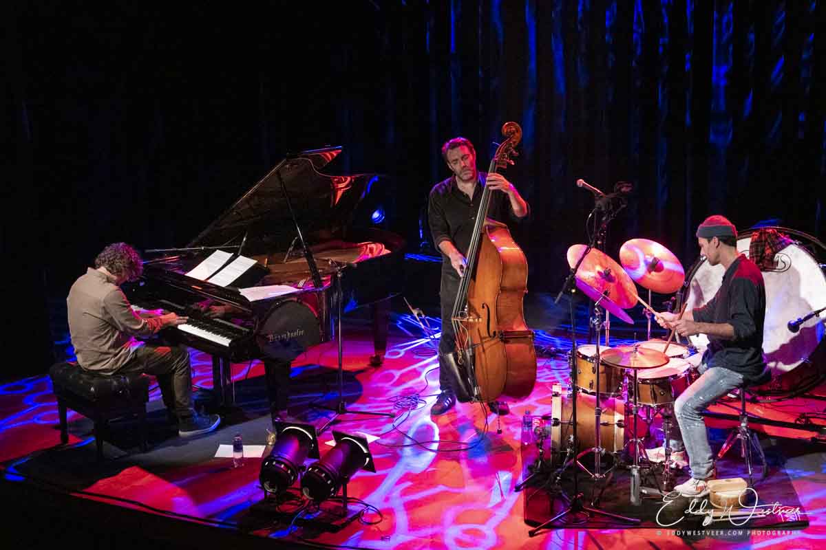 Mats Eilertsen Trio kleurde Black Friday – jazzradar.com