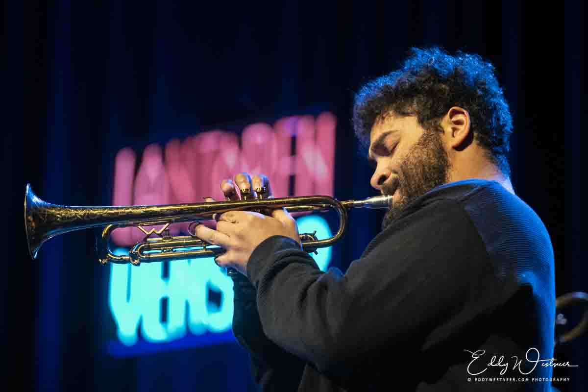 Eigenzinnige Mary Halvorson met verwonderende suite – jazzradar.com