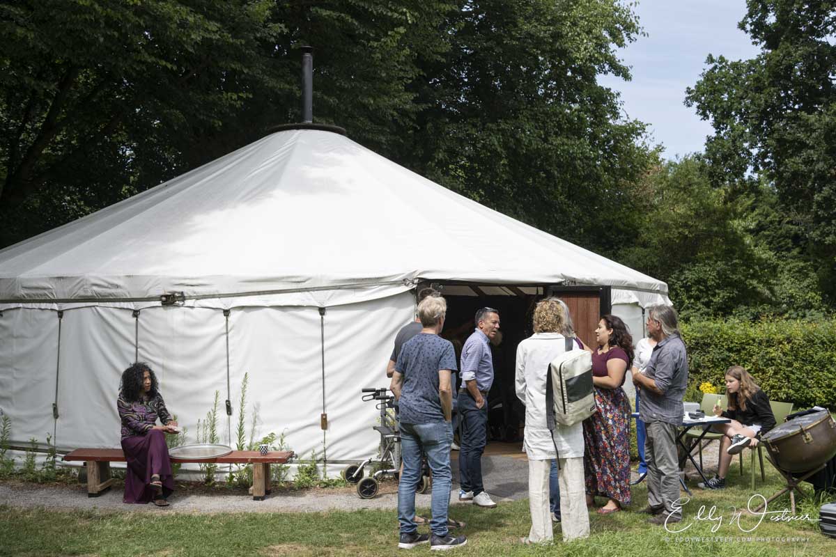 Wereldjazz van Boi Akih kleurt de tent – jazzradar.com